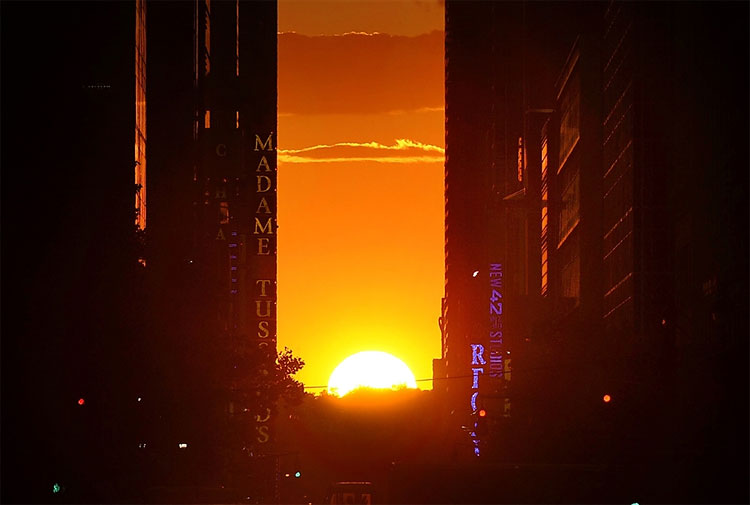Sun Ligns for ‘Manhattanhenge’ in New York » Design You Trust — Design ...