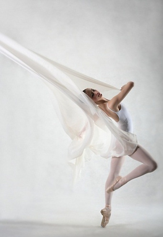 White-Dancer » Design You Trust — Design Daily Since 2007
