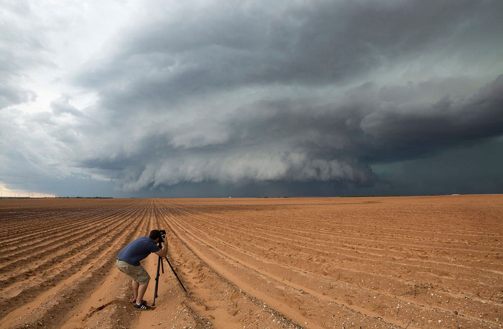 Incredible Storm Chaser Pictures » Design You Trust — Design Daily ...