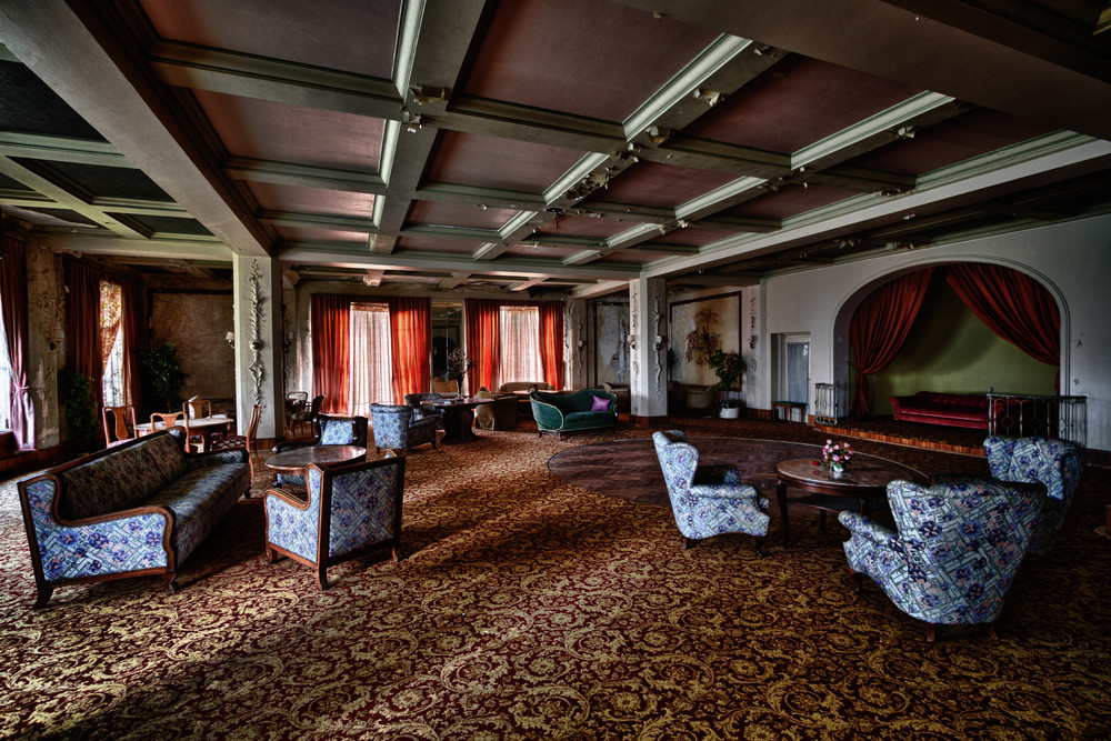 The Beauty Of World’s Grandest Abandoned Hotels In Photographs By ...