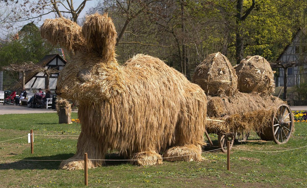Astonishing Straw Sculptures in Japan » Design You Trust — Design Daily ...