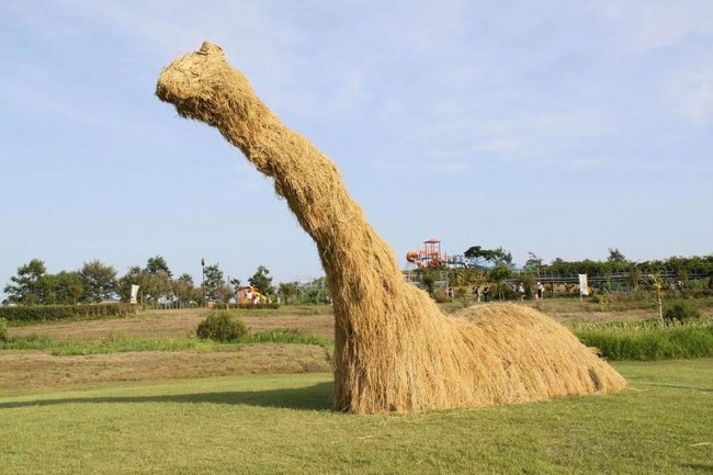 Astonishing Straw Sculptures in Japan » Design You Trust — Design Daily ...