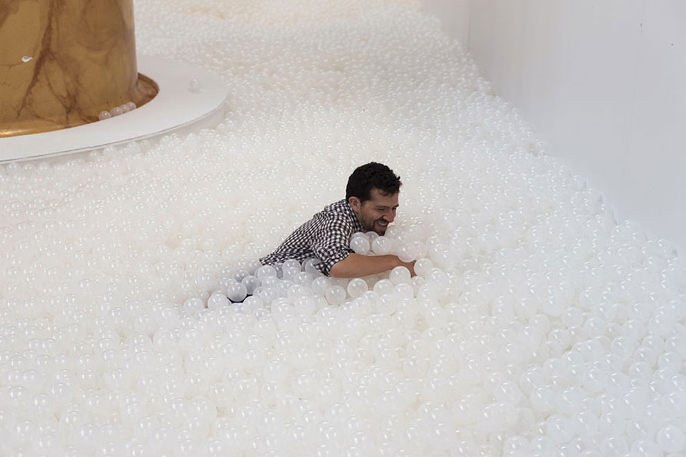 Swim In 1,000,000 Recyclable Plastic Balls At Installation In Museum In ...