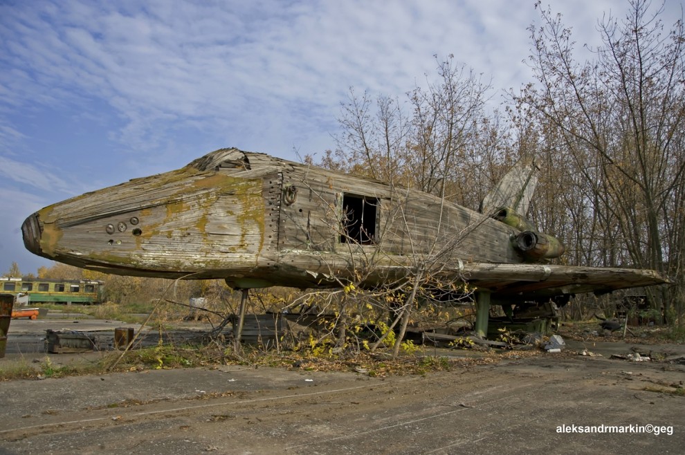 A Photographer Found An Abandoned Wooden Model Of Russian Buran ...