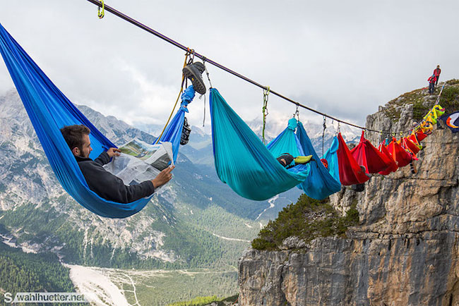 Adventurers Relax in Hammocks Hanging Hundreds of Feet Above Ground » Design You Trust — Design ...
