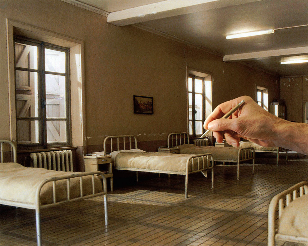 Incredibly Detailed Miniaturized Rooms Meticulously Reconstruct Actual ...