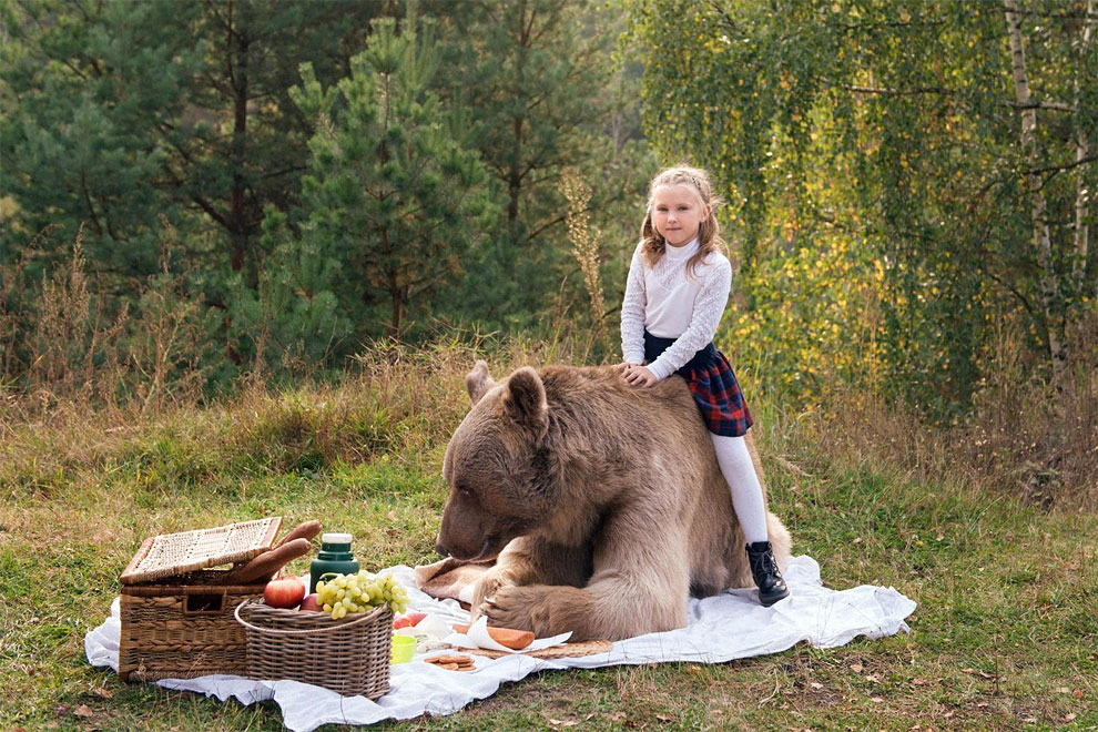 Real Life Teddy Bear’s Picnic: Model and Her Daughter Pose in Cute ...