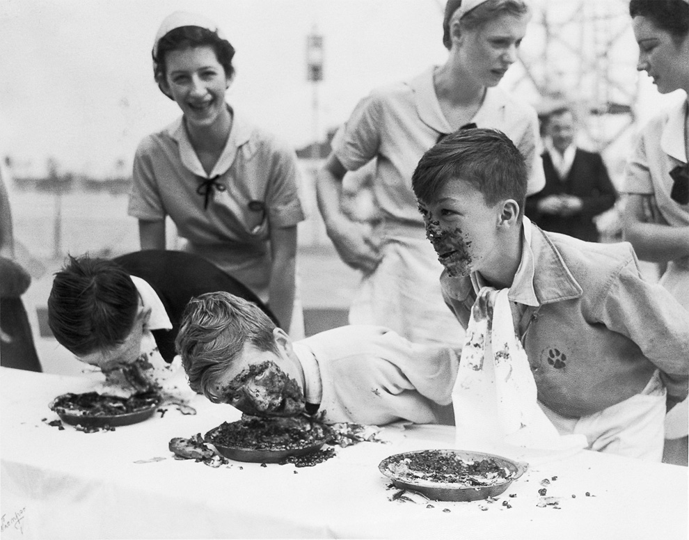 Try Not To Gag At These Photos Of Vintage Eating Contests! » Design You ...