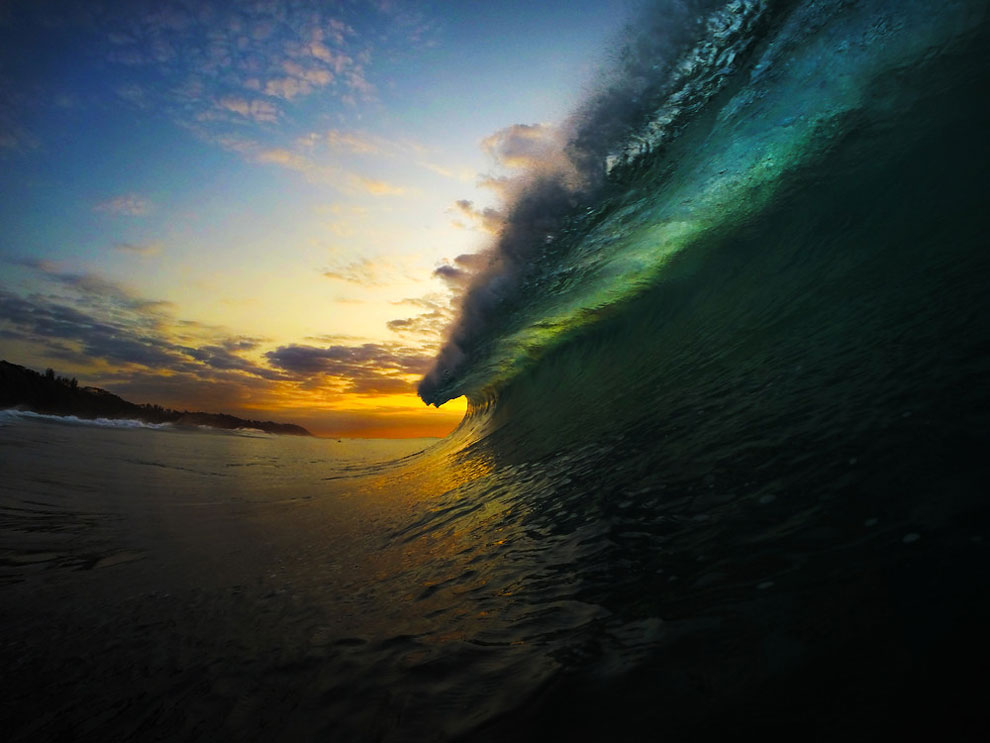 Incredible Images Capture The Raw Beauty Of Waves Breaking Off The ...