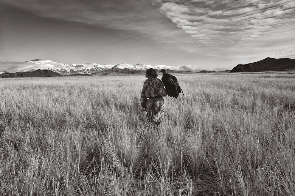 Amazing Photos Of Mongolian Kazakhs Hunting With Eagles » Design You ...