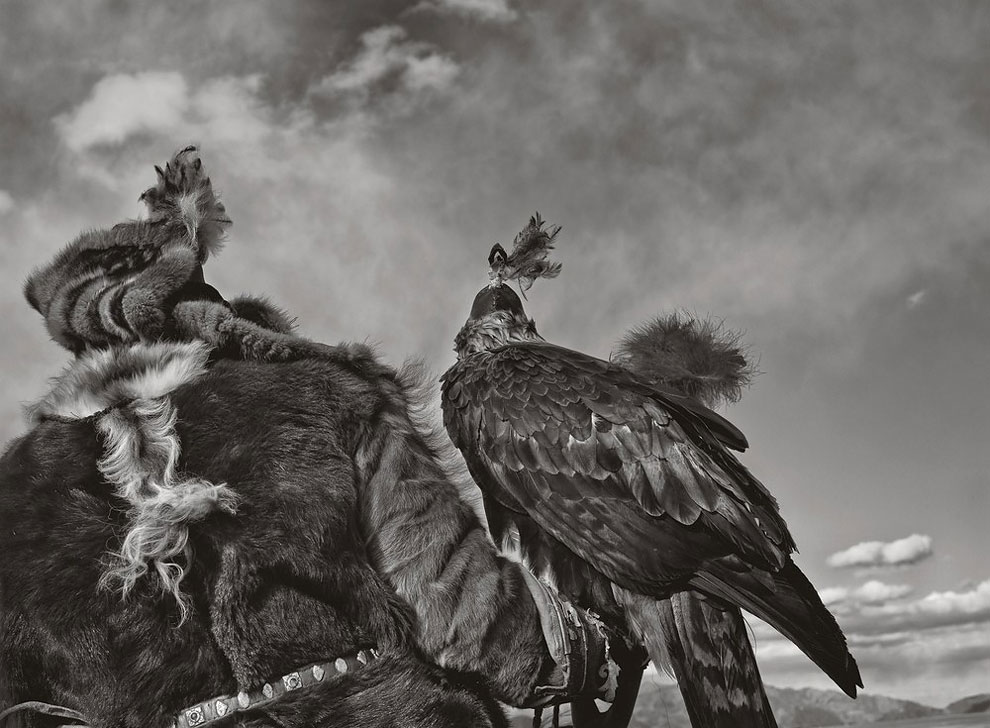 Amazing Photos Of Mongolian Kazakhs Hunting With Eagles » Design You ...