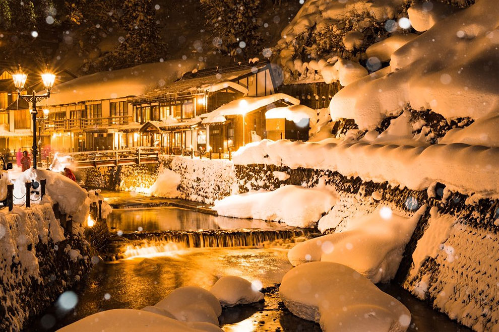 Magical Photographs Of The Snow-Covered Small Japanese Town » Design ...