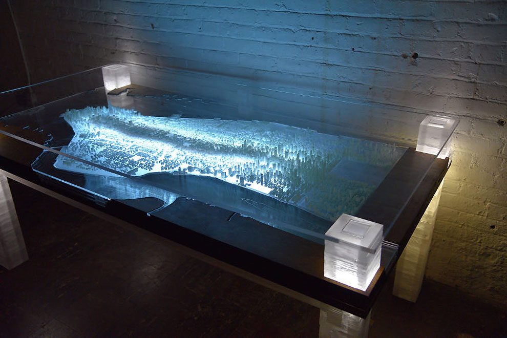 An Artist Has Created A Brilliantly Detailed Manhattan Desk That Glow ...