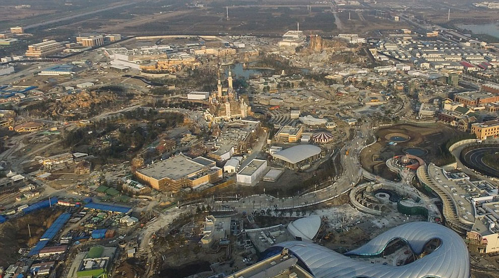 Incredible Aerial Pictures Of The Shanghai Disneyland Theme Park ...