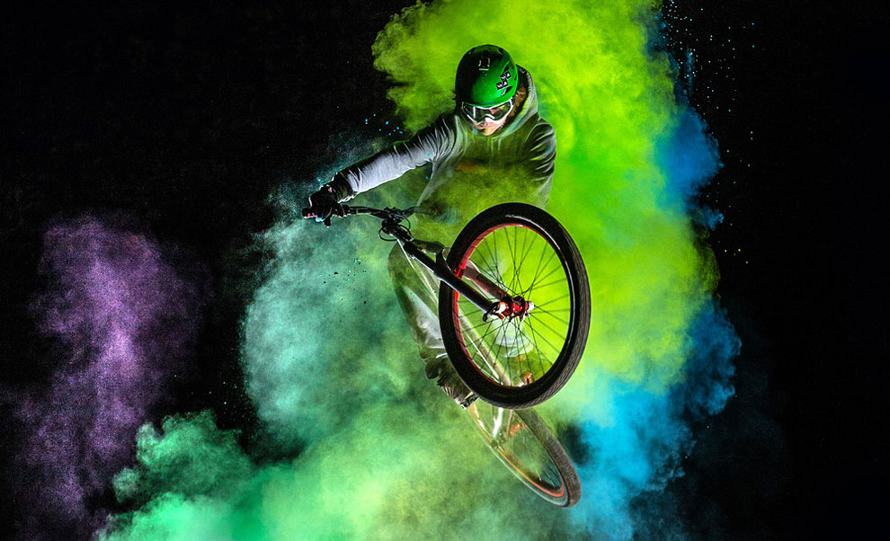 Stunning Action Photos Of Daredevil Bikers Performing Gravity-Defying ...