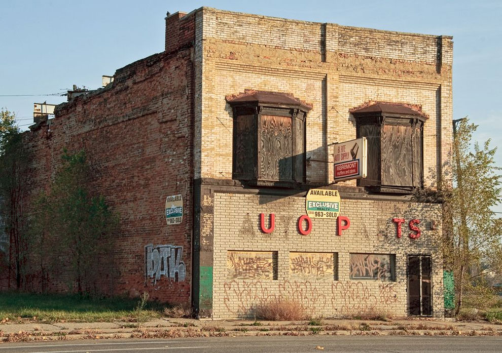 20 Beautiful Photographs Of Urban Decay In Detroit’s Crumbling Ghost ...