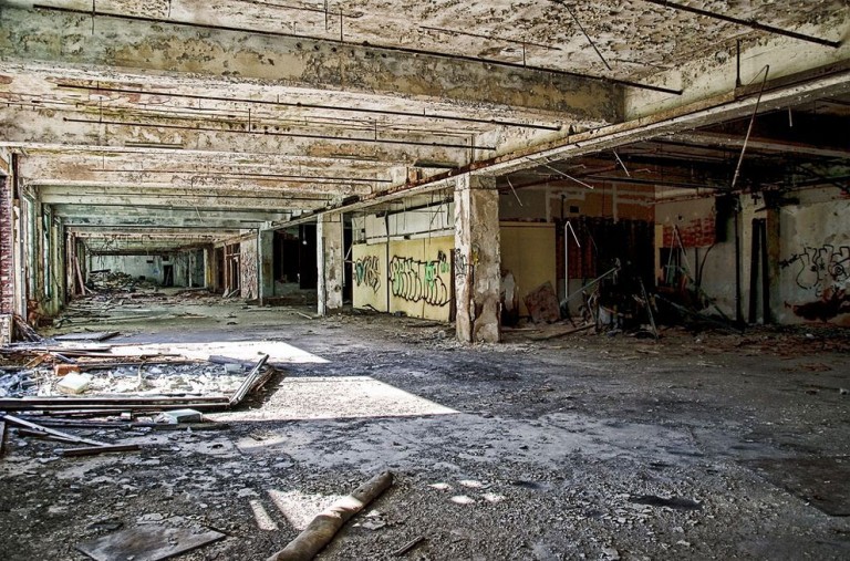 20 Beautiful Photographs Of Urban Decay In Detroit’s Crumbling Ghost ...