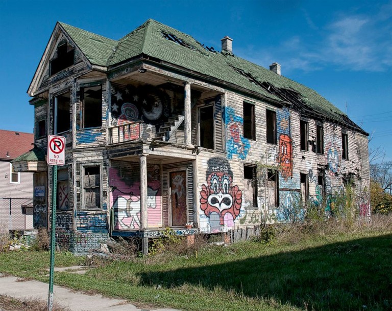 20 Beautiful Photographs Of Urban Decay In Detroit’s Crumbling Ghost ...