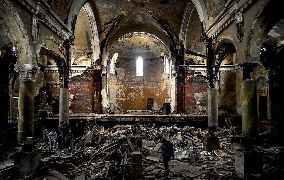 Photographer Jonny Joo Captures Eerie Images Of Abandoned Buildings ...