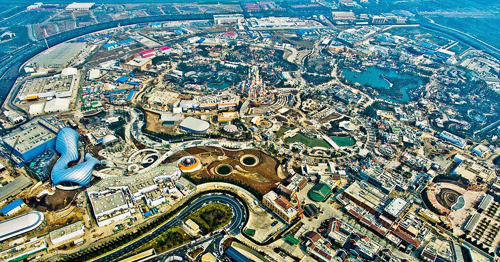 Incredible Aerial Pictures Of The Shanghai Disneyland Theme Park ...