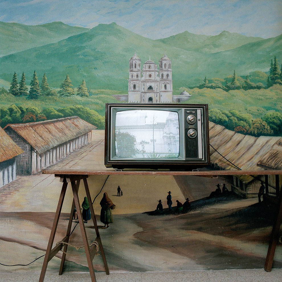 Colorful Photos Of The Latin America’s Interiors From The 1980s And ...