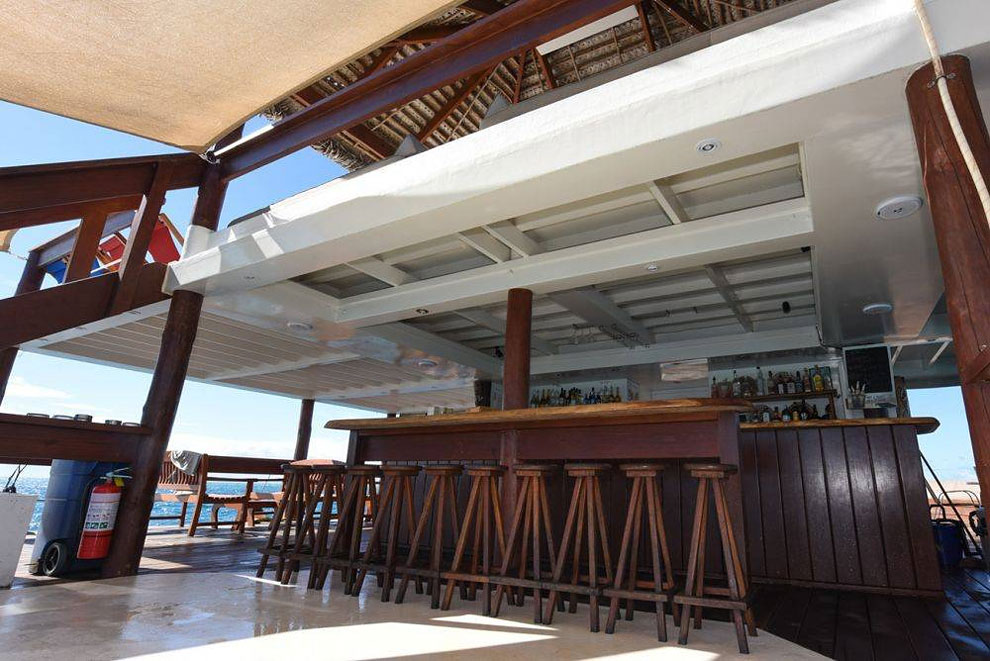 Fiji’s Awesome Floating Bar And Pizzeria » Design You Trust — Design ...
