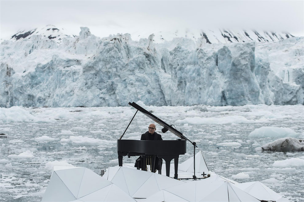 Musician Performs Concert Floating In The Middle Of The Arctic Ocean ...