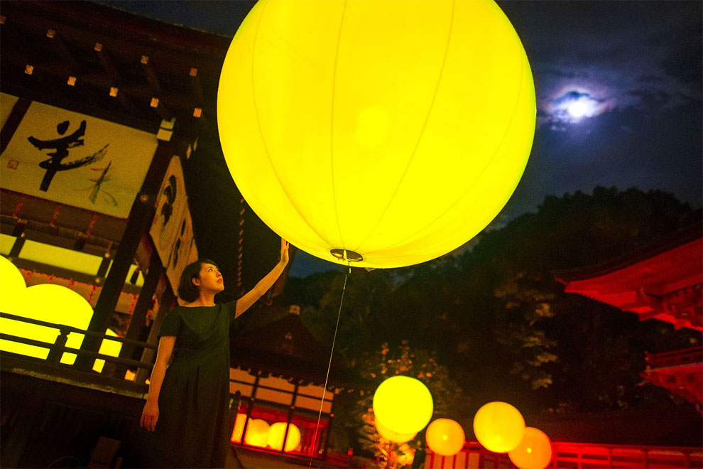 Teamlab Brilliantly Illuminated Historic Shrine In Kyoto Forests And ...