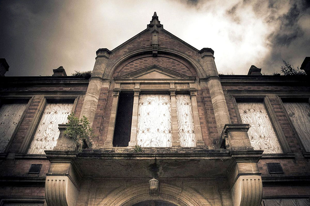 Eerie Photographs Captured By An Urban Explorer Show An Abandoned ...