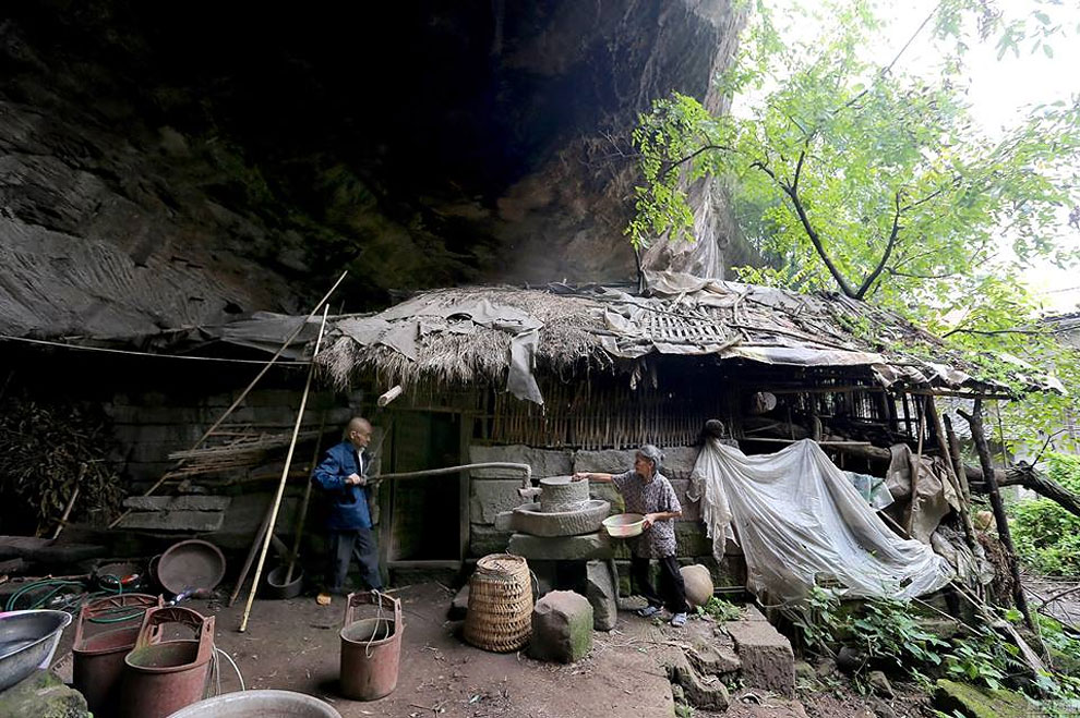 A Match Made In Heaven: This Chinese Couple Have Lived In A Cave For 54 ...