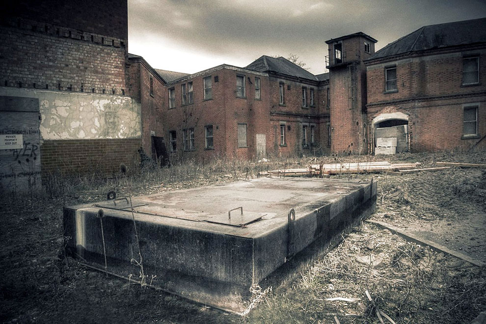 Eerie Photographs Captured By An Urban Explorer Show An Abandoned ...