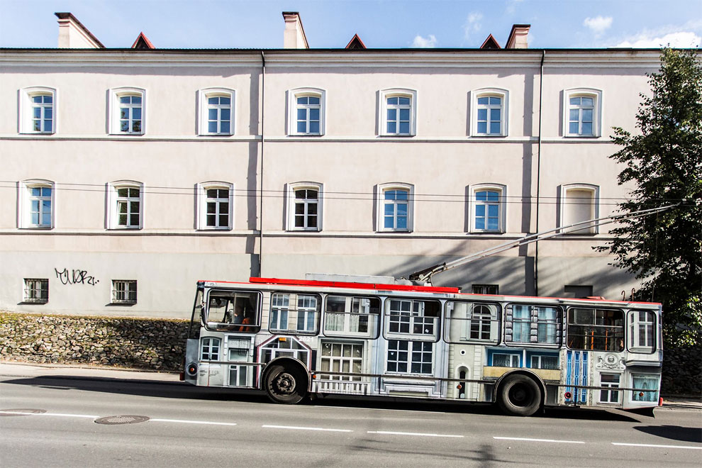 Vanishing Point: Lithuanian Artist Makes Trolleybuses Disappear Using ...