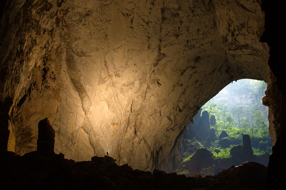 Photographer Captures Remarkable Images Of Largest Cave In The World ...