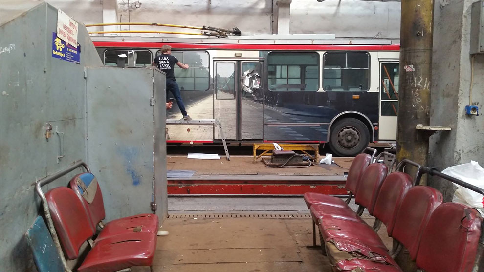 Vanishing Point: Lithuanian Artist Makes Trolleybuses Disappear Using ...