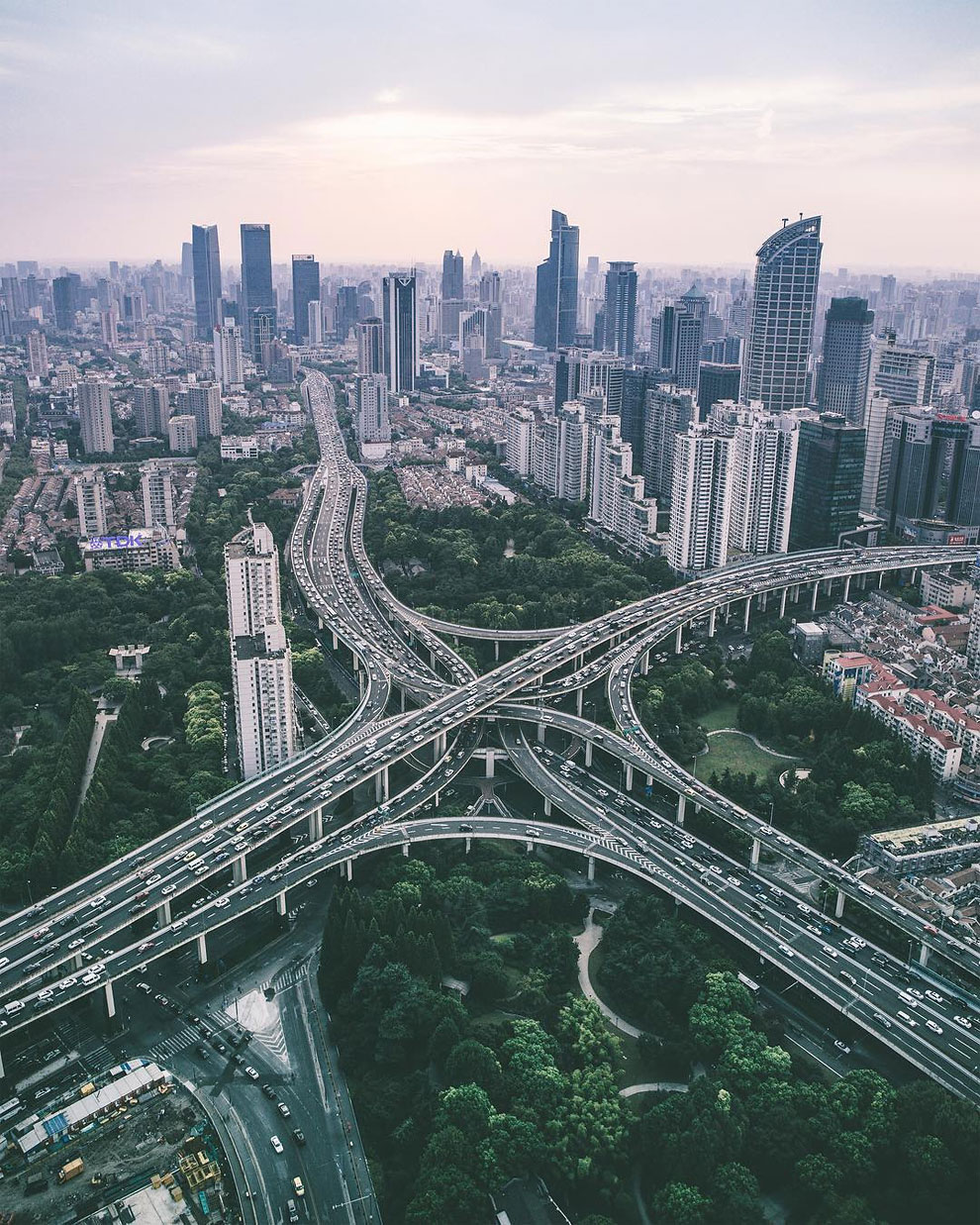 Breathtaking Rooftop Shots From Skyscrapers Of Shanghai By Oliver Shou ...
