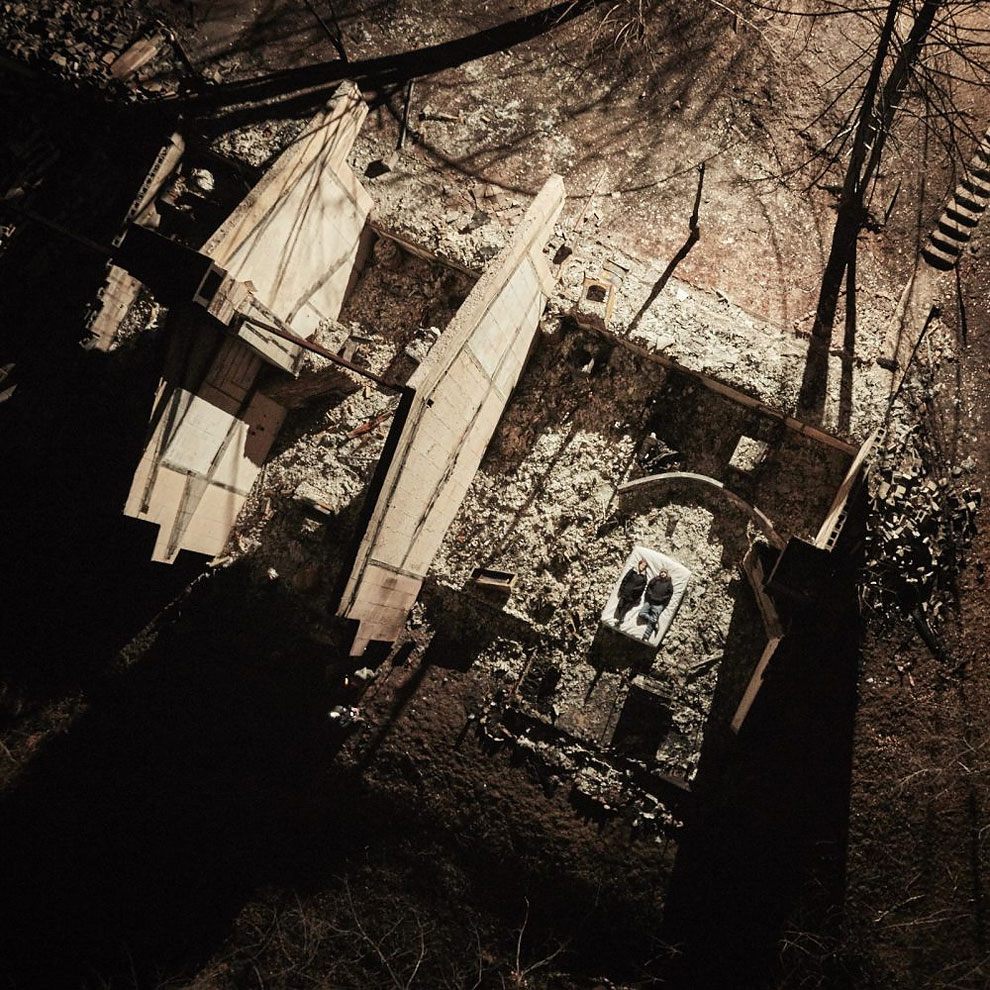 Photographer Captures The Victims Of Forest Fire Pose In The Ruins Of ...