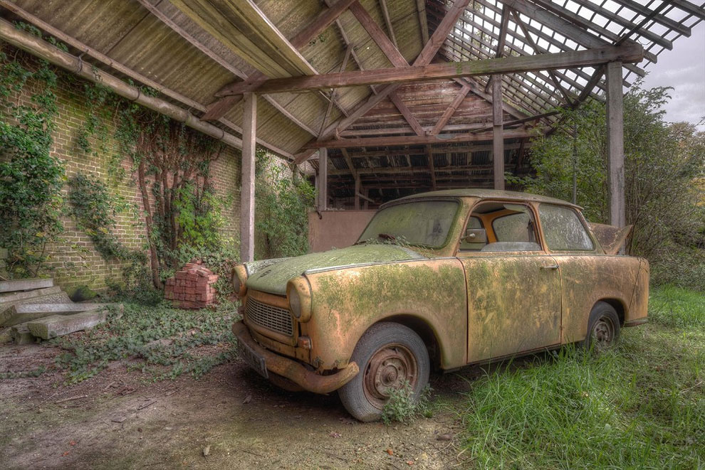 Terrific Images Reveal The Vulnerable Beauty Of Abandoned Cars That ...