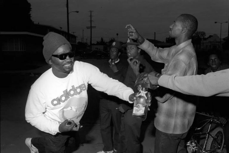 Incredible Photos Show LA’s Notorious Crips Gangsters Posing With Drugs ...