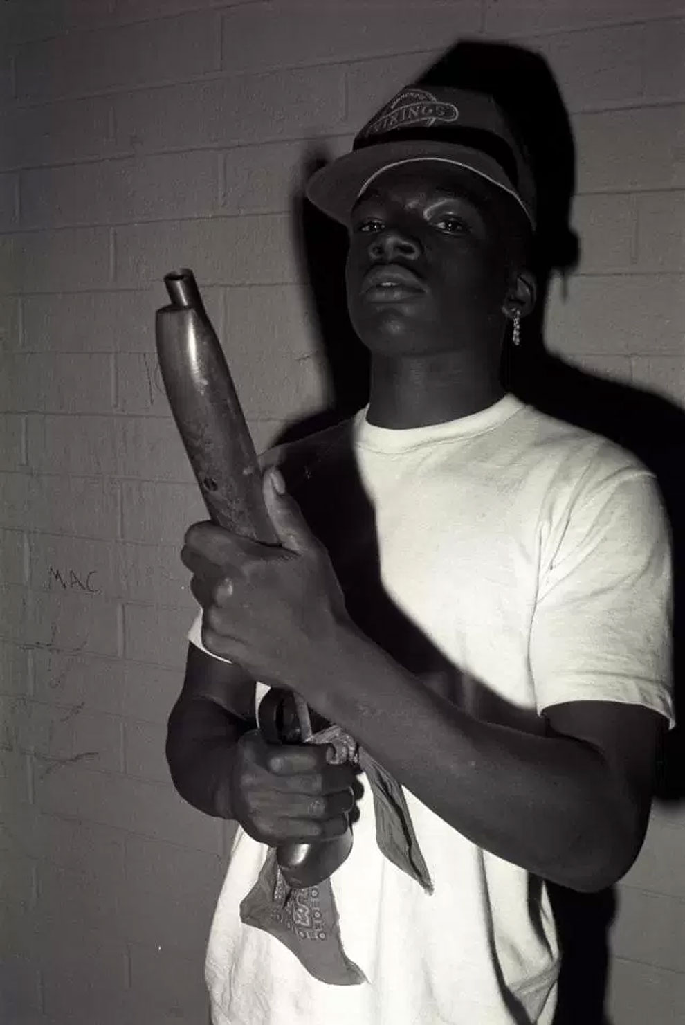 Incredible Photos Show LA’s Notorious Crips Gangsters Posing With Drugs ...