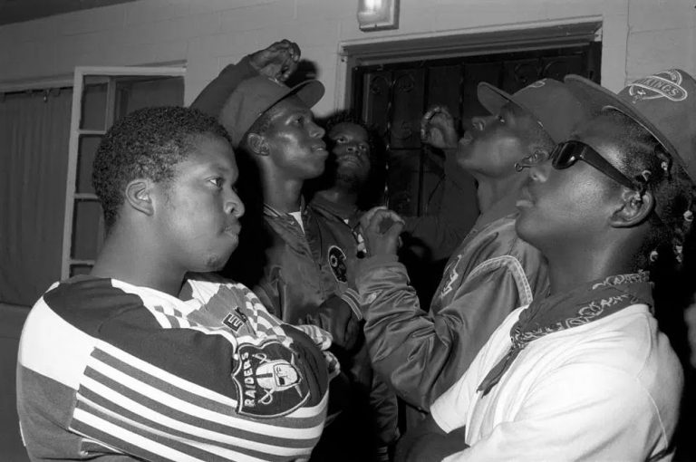 Incredible Photos Show LA’s Notorious Crips Gangsters Posing With Drugs ...