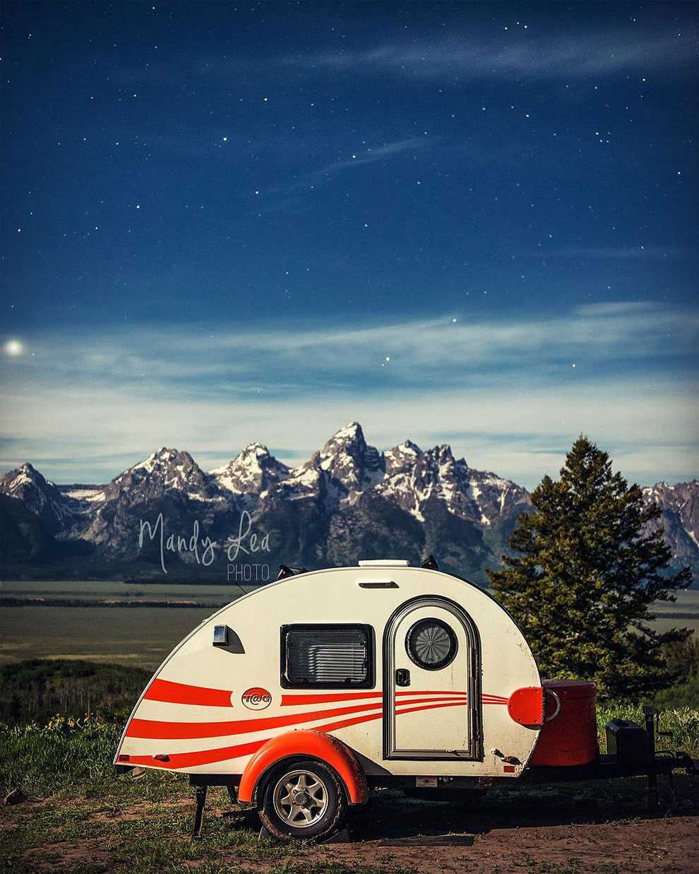 Nomadic Photographer Lives, Works & Travels Solo In Her Trusty Teardrop ...