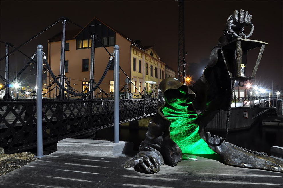 Creepy Ghost Statue In Lithuania Looks Like It’s Crawling Out Of The ...