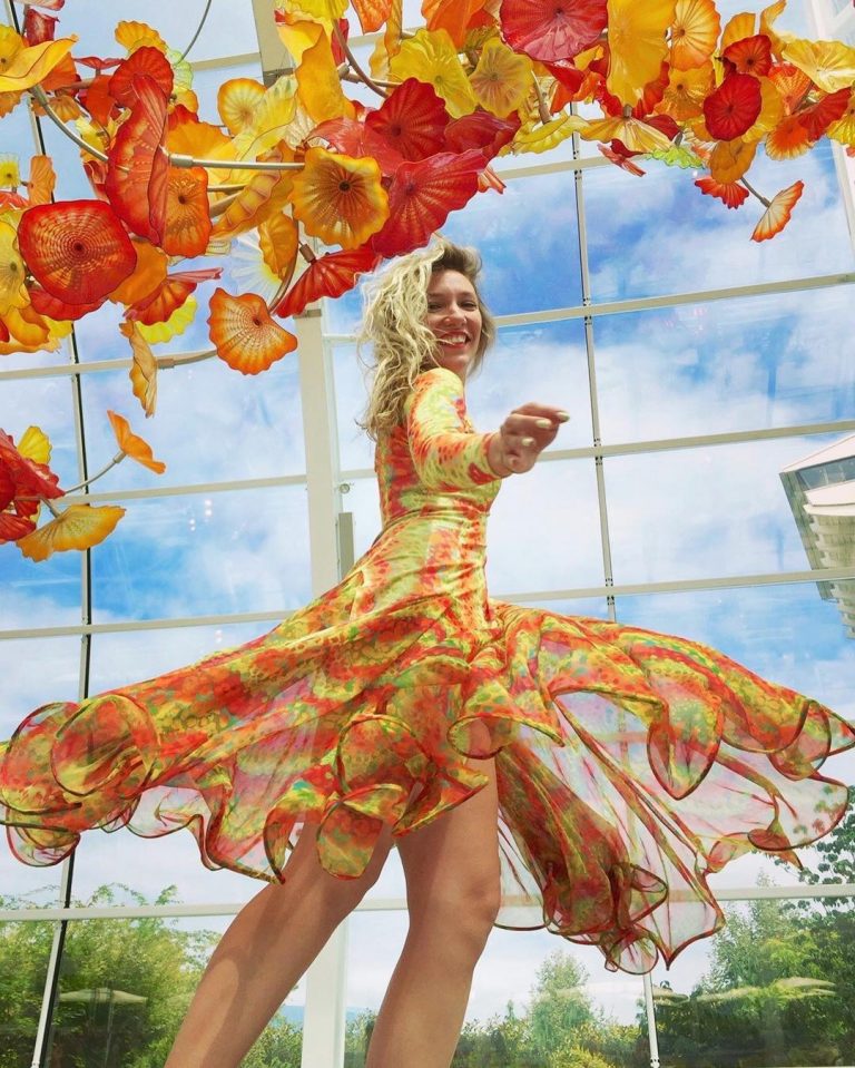 This Instagrammer Perfectly Matches Her Outfits With Art Masterpieces ...