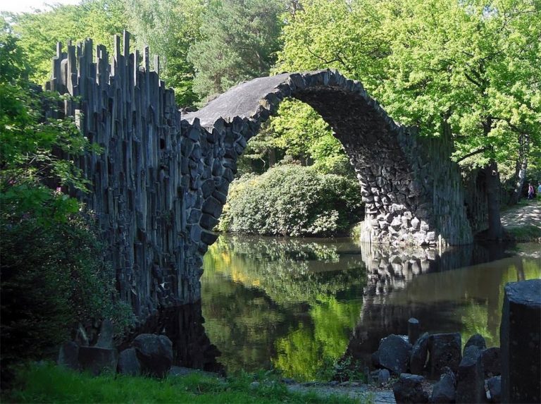 This Jaw-Dropping 19th-Century German Bridge Uses Its Reflection To ...
