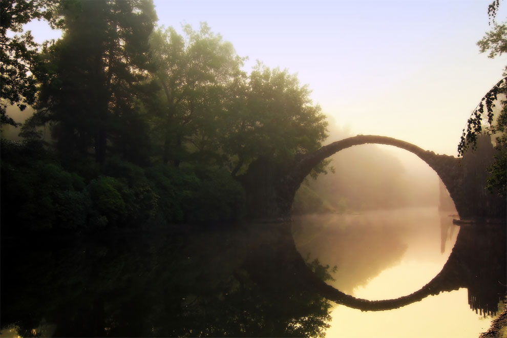 This Jaw-Dropping 19th-Century German Bridge Uses Its Reflection To ...