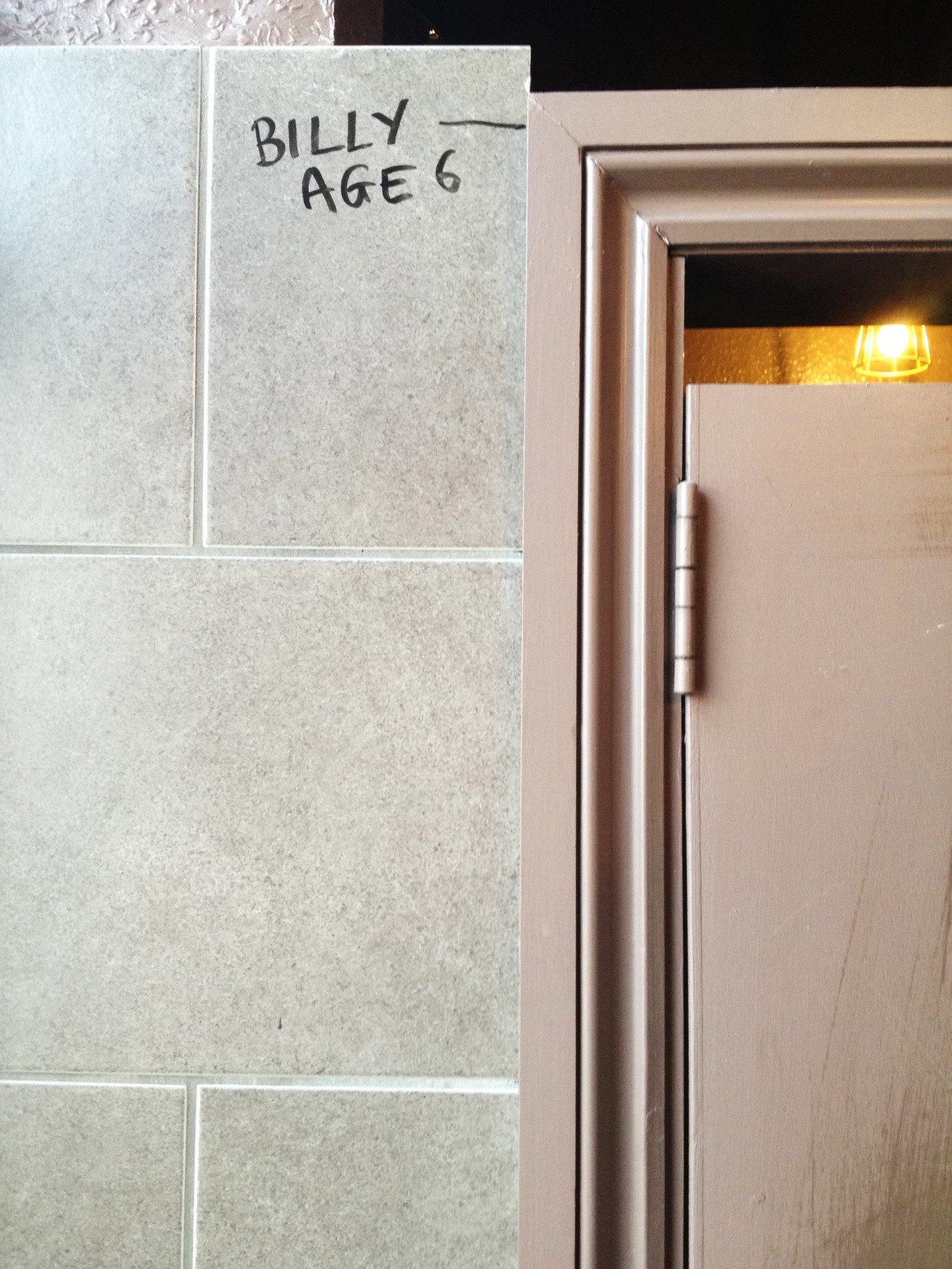 Traveler Leaves Hilarious Graffiti Hidden For Hotel Guests In Rooms He ...