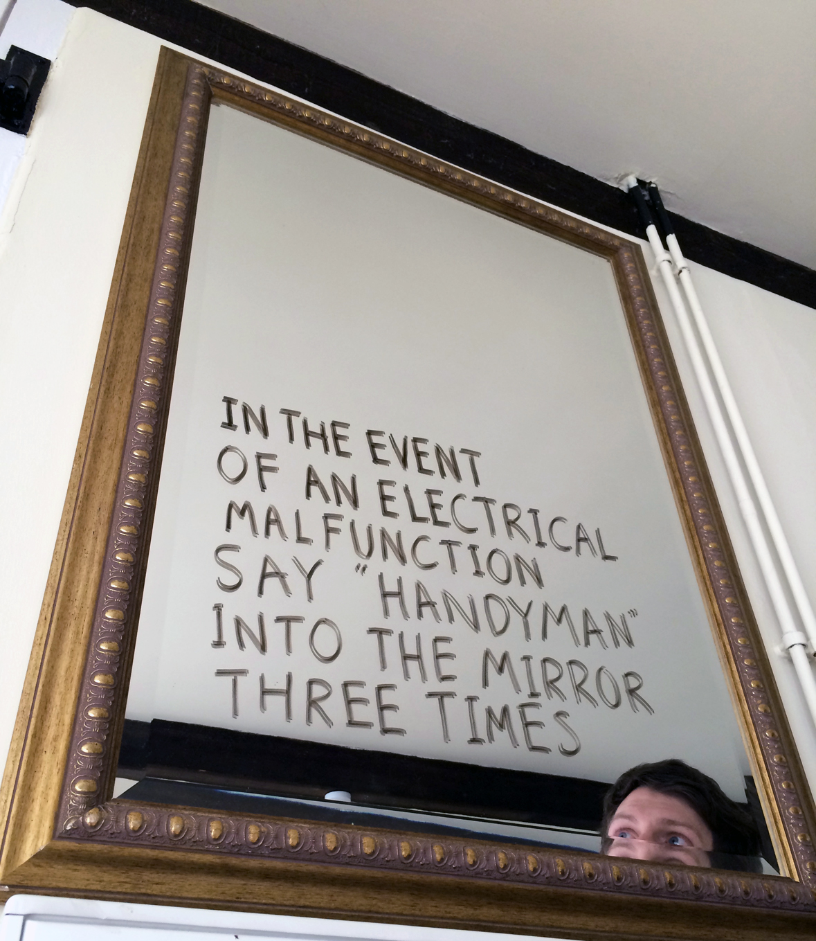 Traveler Leaves Hilarious Graffiti Hidden For Hotel Guests In Rooms He ...