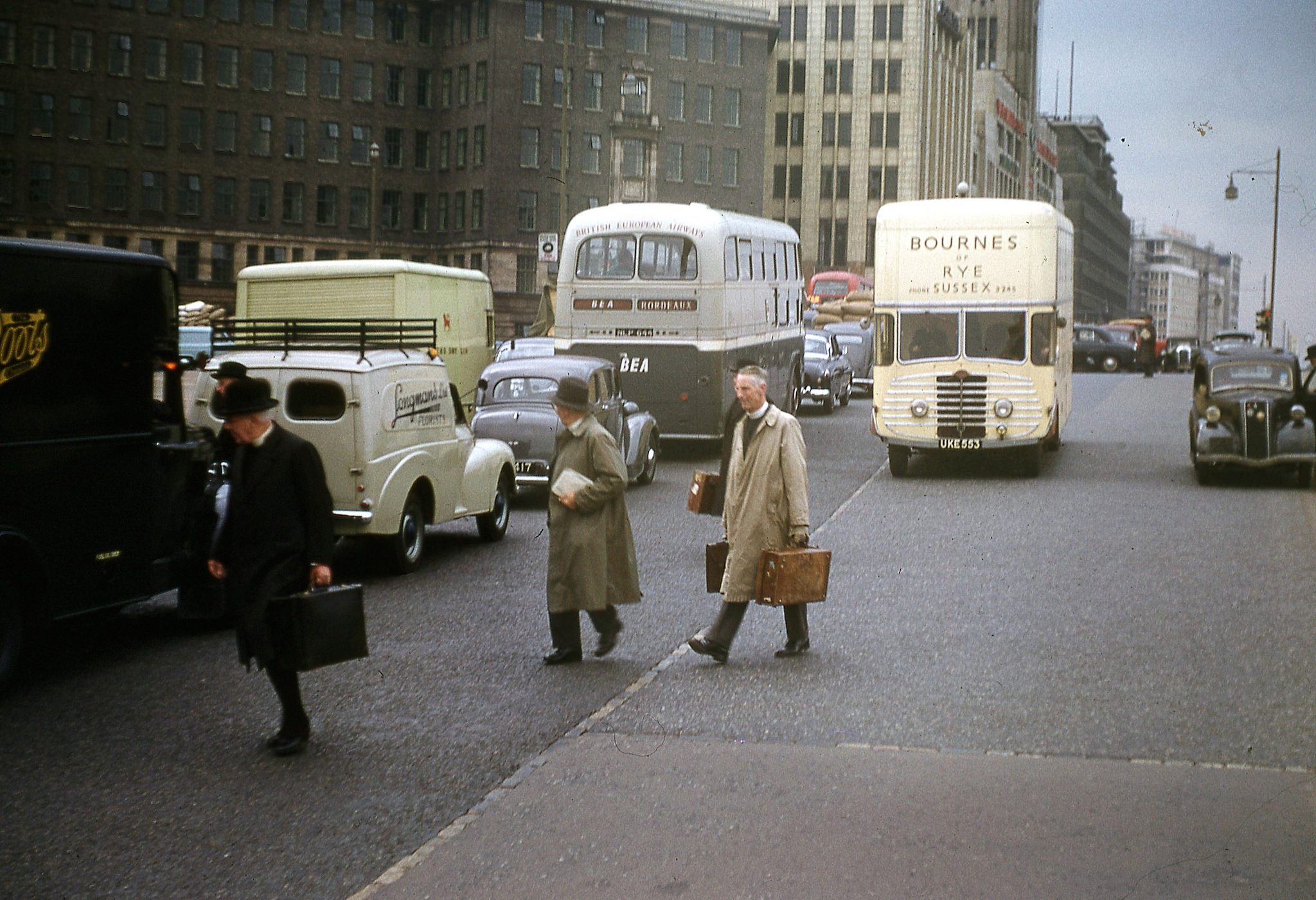 A Photographer Took Glorious Colour Photographs Of London In Early ...