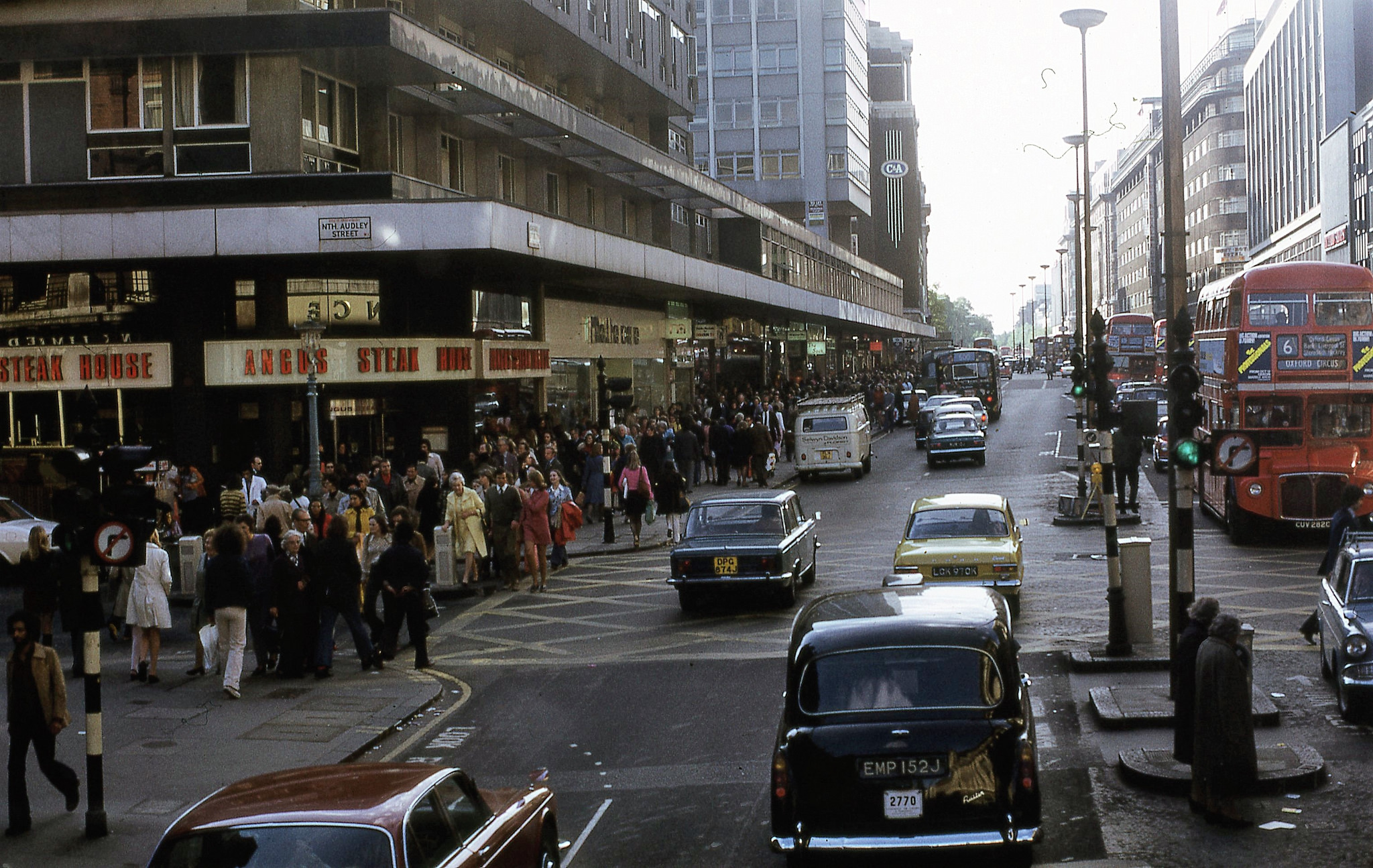 A Photographer Took Glorious Colour Photographs Of London In Early ...