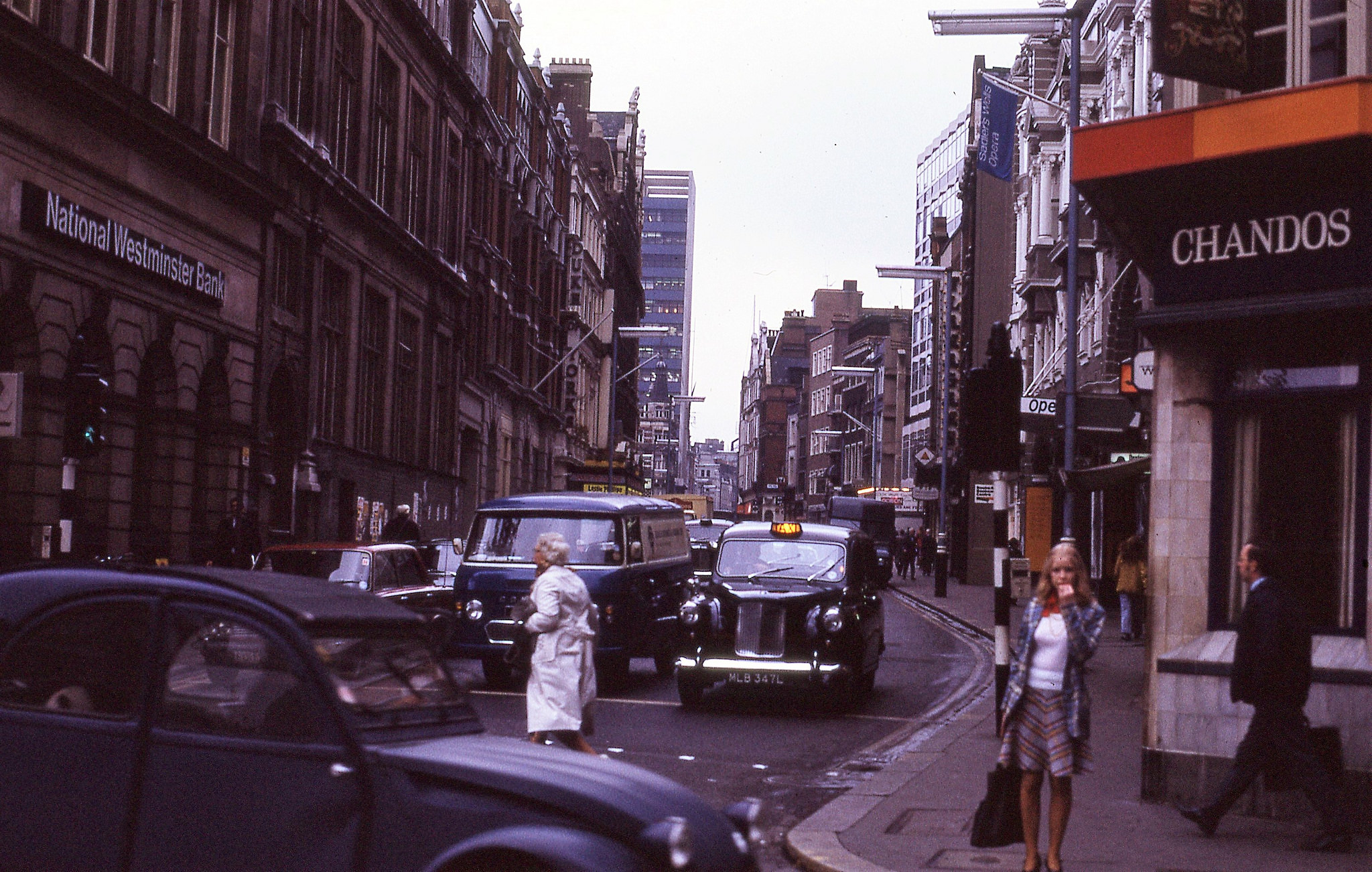 A Photographer Took Glorious Colour Photographs Of London In Early ...